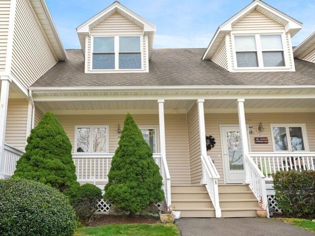 29 Copper Creek Cir Unit 29, Newtown, CT 06470