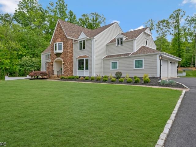 29 Crown Dr