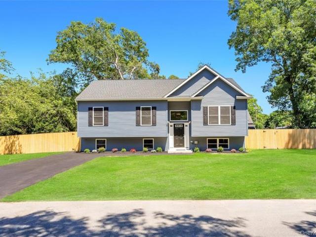 29 Dana Ave, Mastic, NY 11950