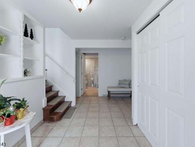 29 Daniel St