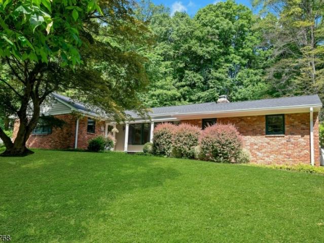 29 Dogwood Dr
