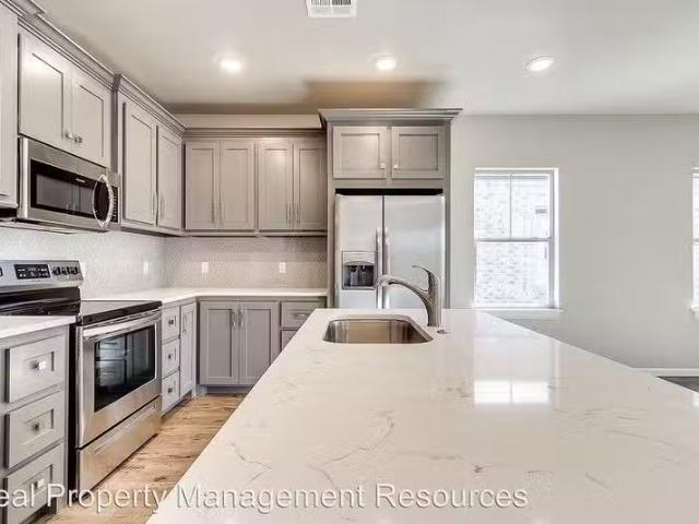 29 E Hurd St