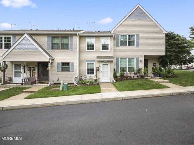 29 English Club Dr, Englishtown, NJ 07726