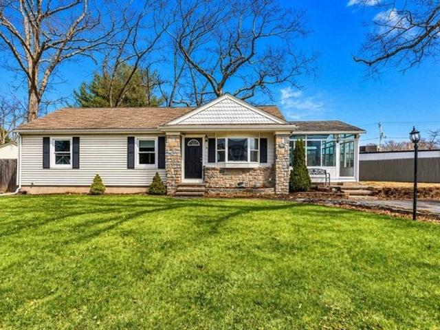 29 Fenton Ave, Attleboro, MA 02703