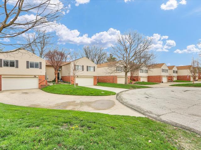 29 Fields E, Champaign, IL 61822 | MLS #12606 | Compass