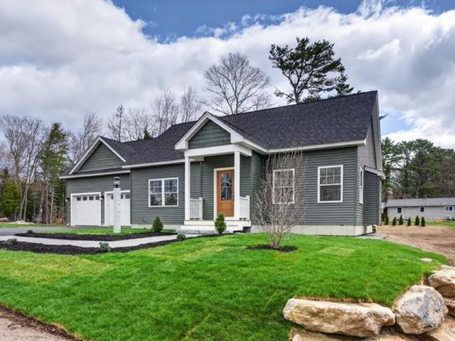 29 Forest Glen Ln, Topsham, ME 04086