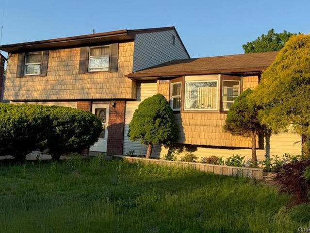 29 Franco Ave, Selden, NY 11784