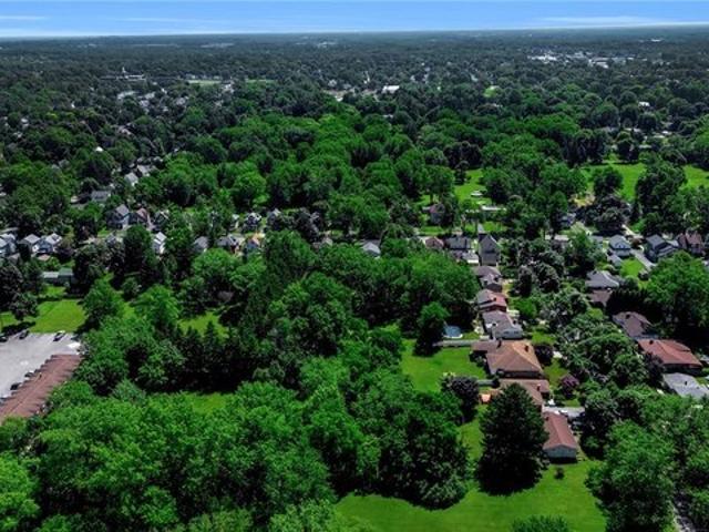 29 Gaffney Rd, Lockport, NY 14094