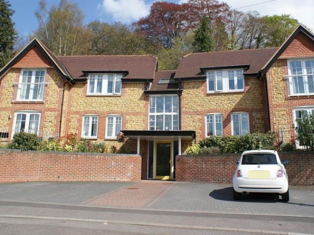 29 Grove Road, Godalming GU7, 2 bed flat to rent, £1,575 pcm | PrimeLocation