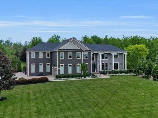 29 Grand View Trl, Orchard Park, NY 14127