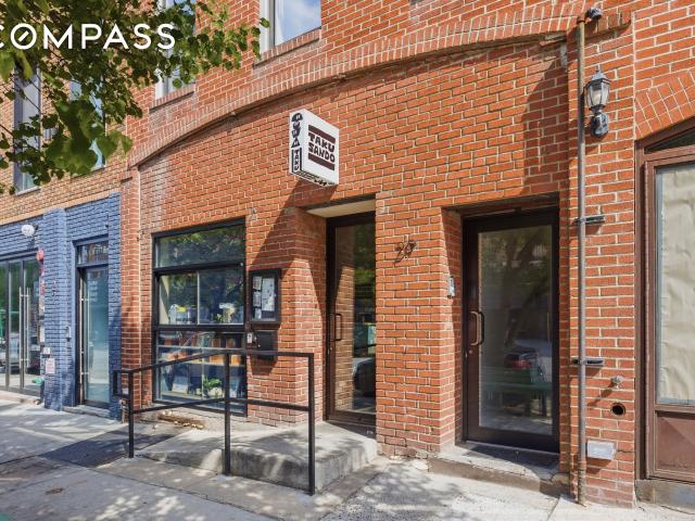 29 Greenpoint Avenue