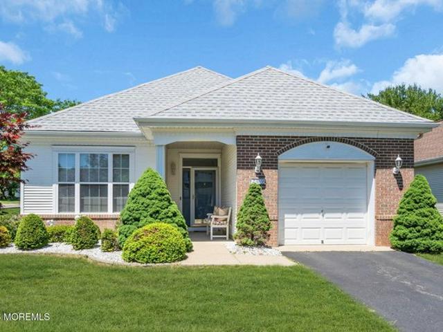 29 Greenways Ln, Lakewood, NJ 08701