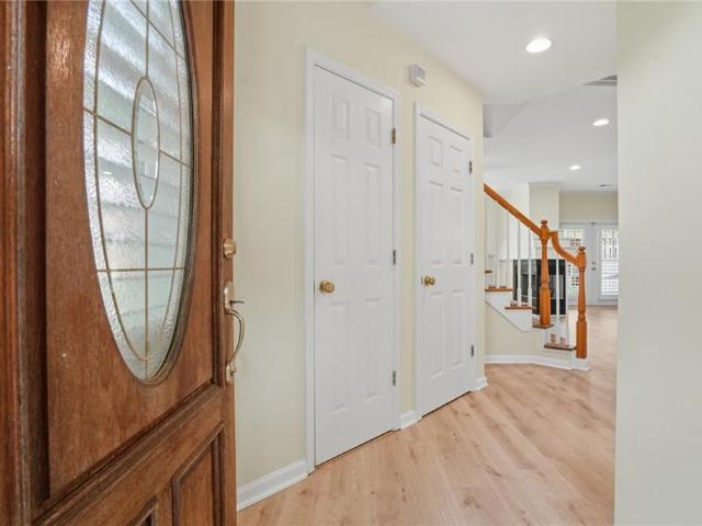 29 Hall Manor