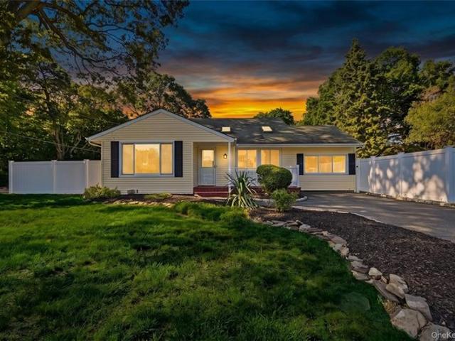 29 Henry Ave, Selden, NY 11784