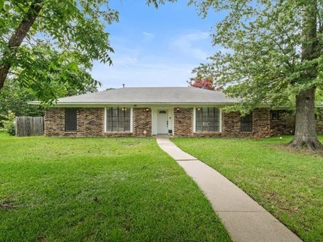 29 Heatherwood Dr, Texarkana, TX 75503