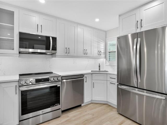 29 High Point Cir E, Unit 204, Naples, FL 34103 | MLS #225070