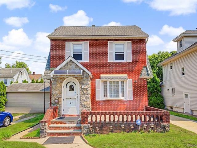 29 Holland Ave, Floral Park, NY 11001