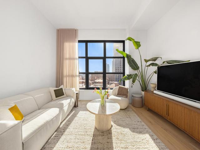 29 HURON Street 10DE