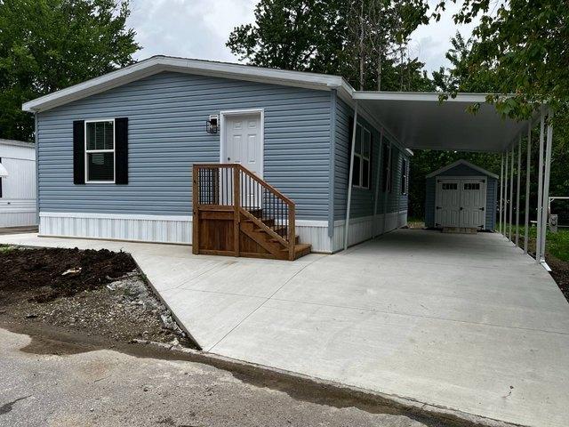 29 Kimberly Ln, Olmsted Township, OH 44138