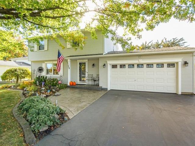 29 Laurelwood Dr, Rochester, NY 14626