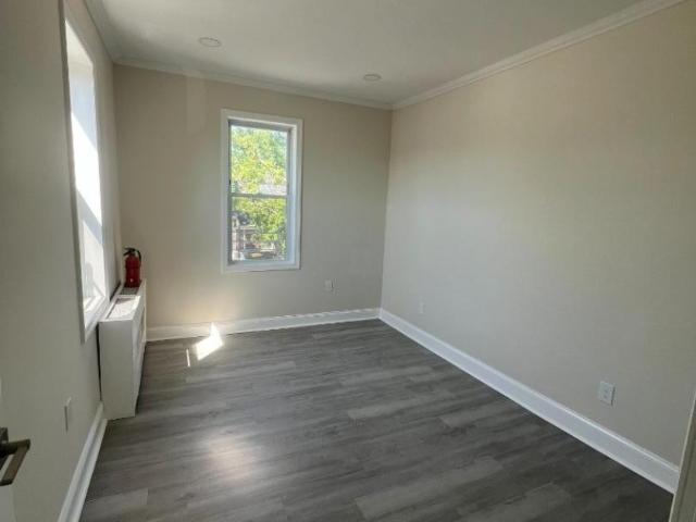 29 Laurel Ave # 2