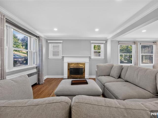 29 Laurel Avenue