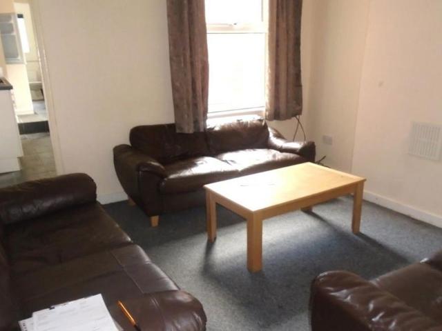 29 Luton Road, B29 7BN 5 bed house to rent £1,842 pcm £425 pw