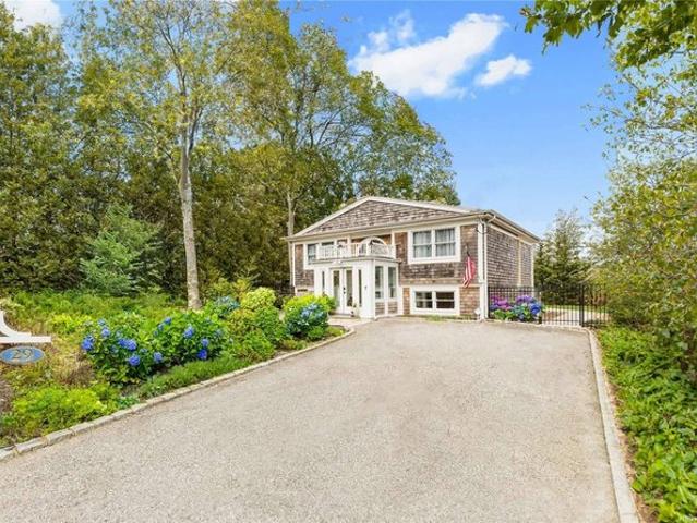 29 Missapoque Ave, Southampton, NY 11968