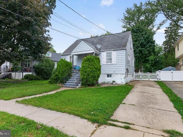 29 N Clinton Ave, Maple Shade, NJ 08052