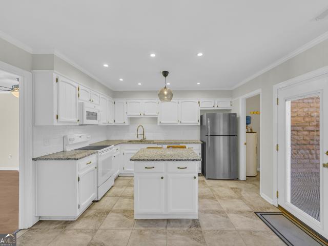 29 N Stratford Drive
