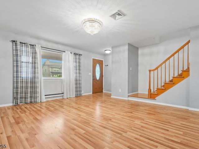 29 N 8Th St