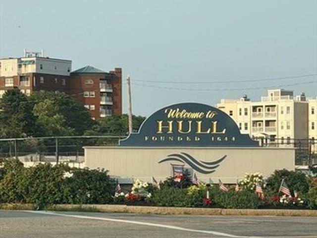 29 Newport Rd, Hull, MA 02045