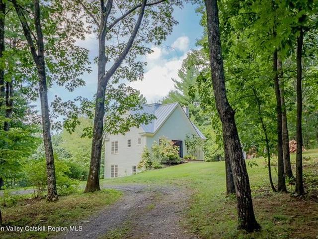 29 Old Wagon Rd, Ghent, NY 12075