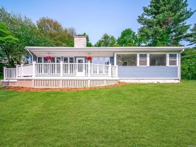 29 Orchard Hill Rd, Branford, CT 06405