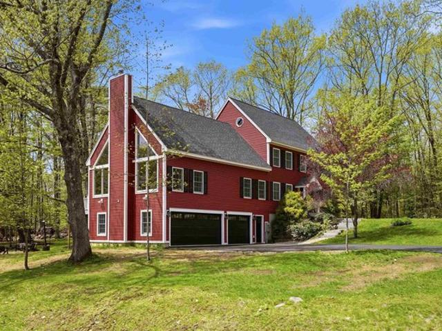29 Overlook Dr, Newfields, NH 03856