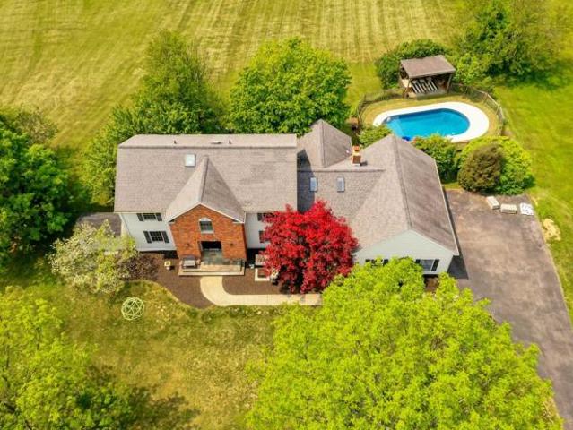 29 Patricia Dr, Pleasant Valley, NY 12569