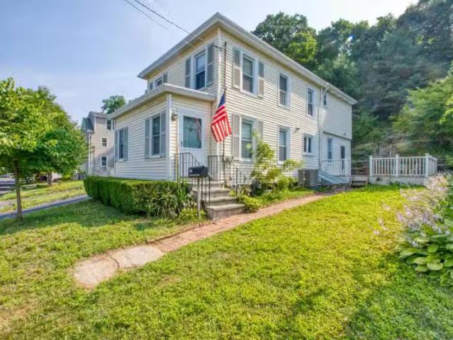 29 PEMBERWICK RD, GREENWICH, CT 06831 Single Family Residence.