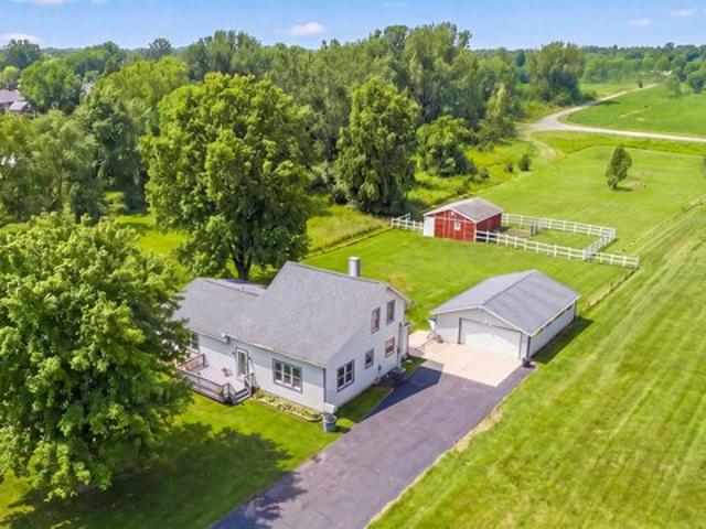 29 Pickford Rd, Kimball, MI 48074