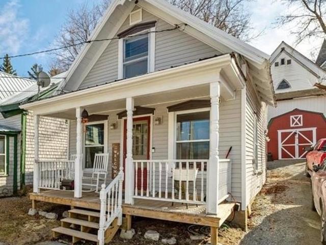 29 Powell St, Richford, VT 05476