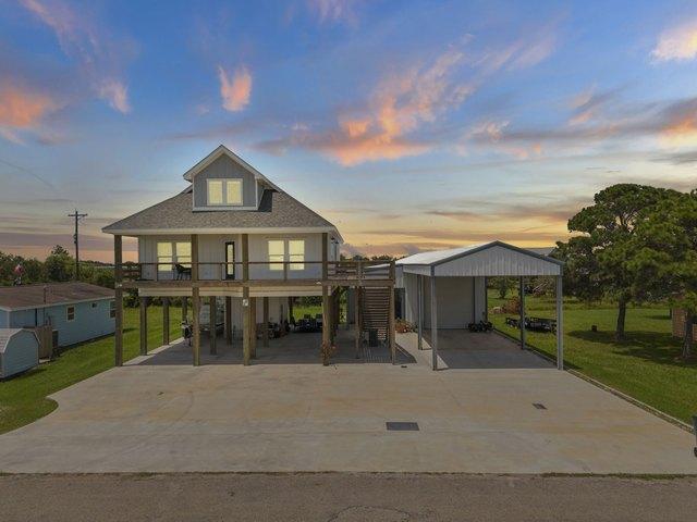 29 Rabbit Dr, Port O Connor, TX 77982