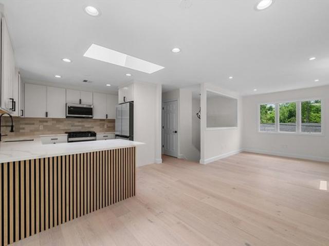 29 Rockway Rd, Peabody, MA 01960