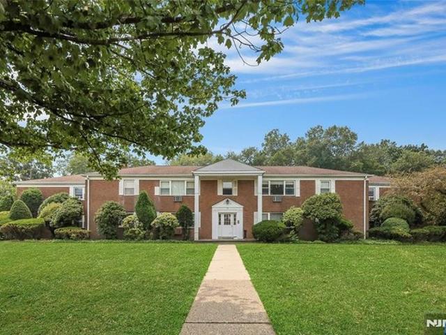 29 Rolling Ridge Rd Apt B, Montvale, NJ 07645