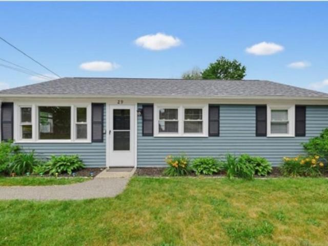 29 Rosedale Dr, Bristol, RI 02809