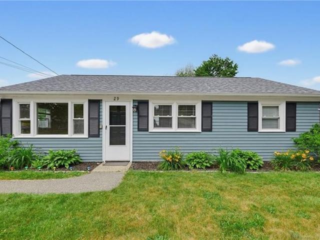 29 Rosedale Dr, Bristol, RI 02809