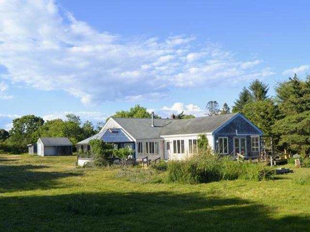 29 Scotchmans Ln, West Tisbury, MA 02575
