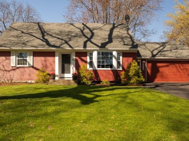 29 Sandalwood Dr, Rochester, NY 14616