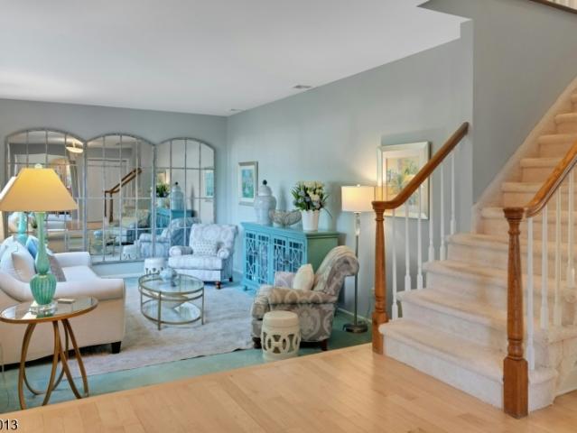 29 Sandra Ln