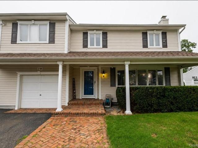 29 Sandy Hollow Dr, Smithtown, NY 11787