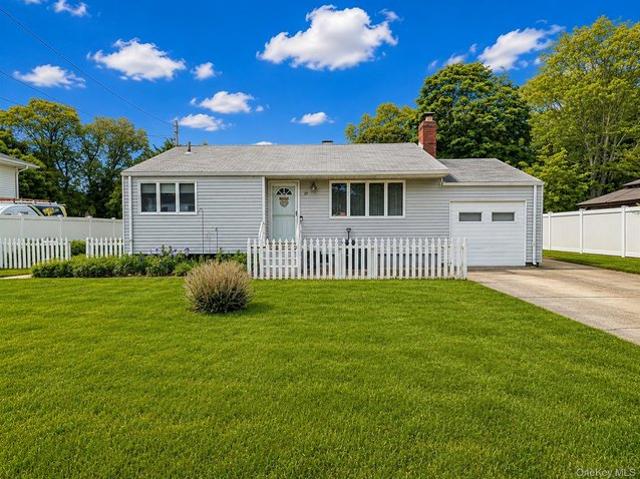 29 Sarah Dr, Lake Grove, NY 11755