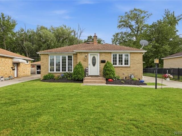29 Siegfried Dr, Williamsville, NY 14221